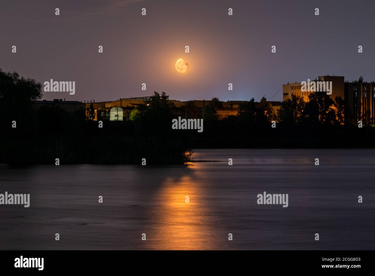 Full moon reflection on lake hi-res stock photography and images - Alamy