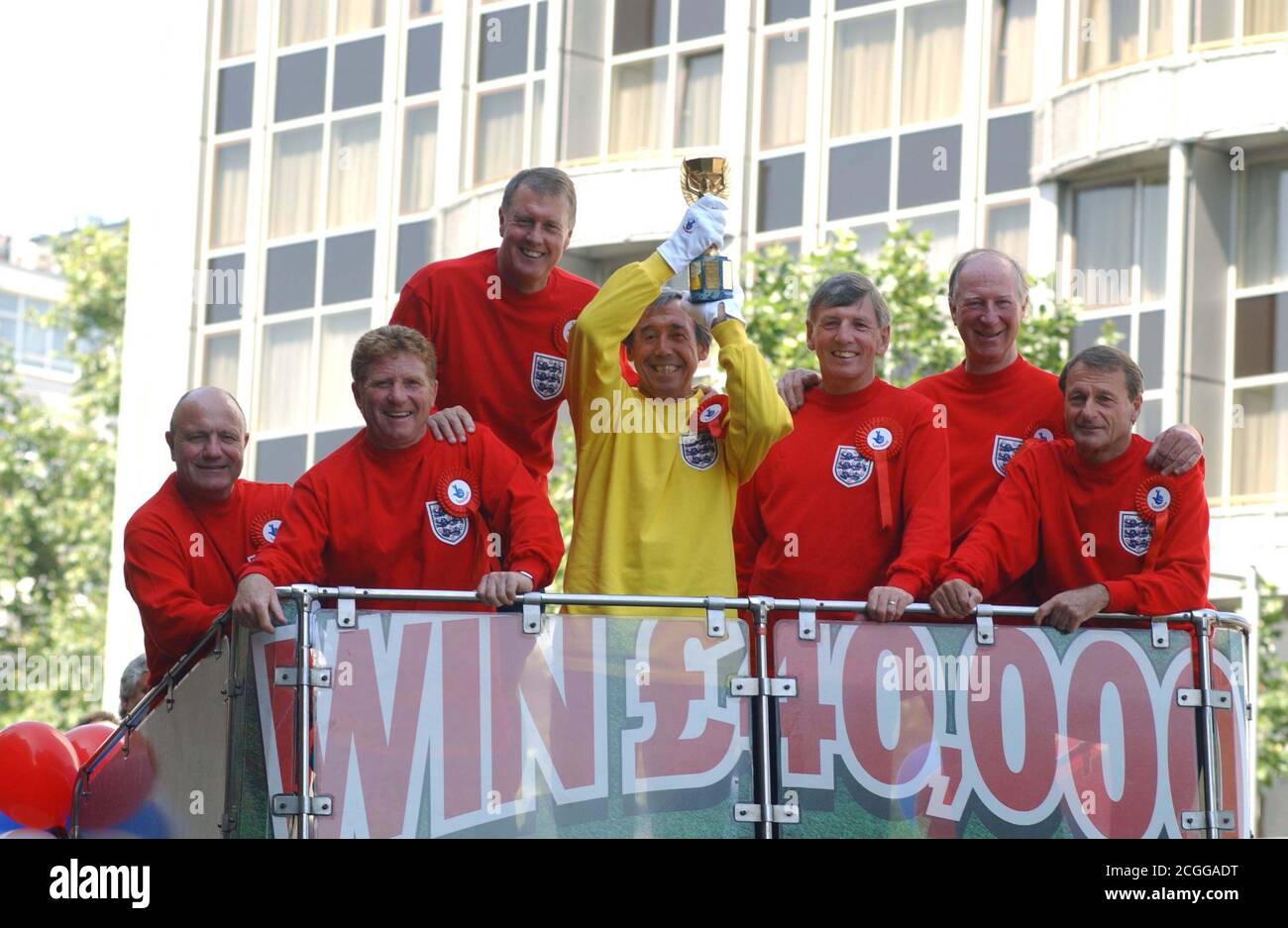 Geoff hurst and martin peters hi-res stock photography and images - Alamy