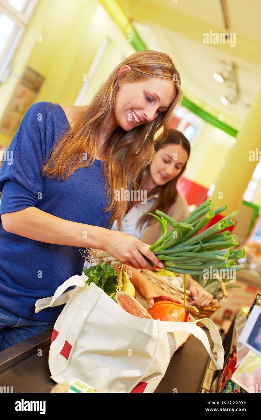 Food in packs hi-res stock photography and images - Alamy