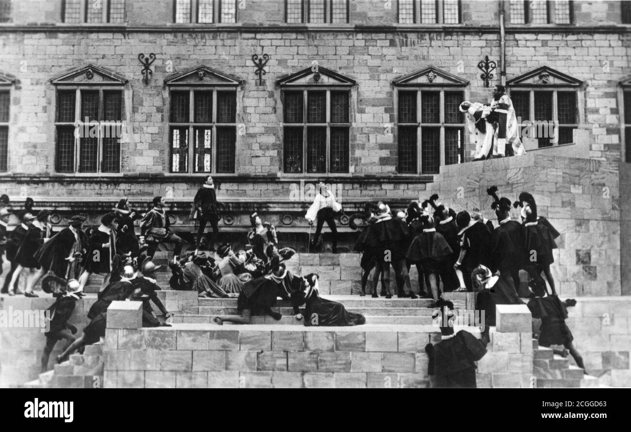 LAURENCE OLIVIER as Hamlet posing with Cast during a dress rehearsal ...