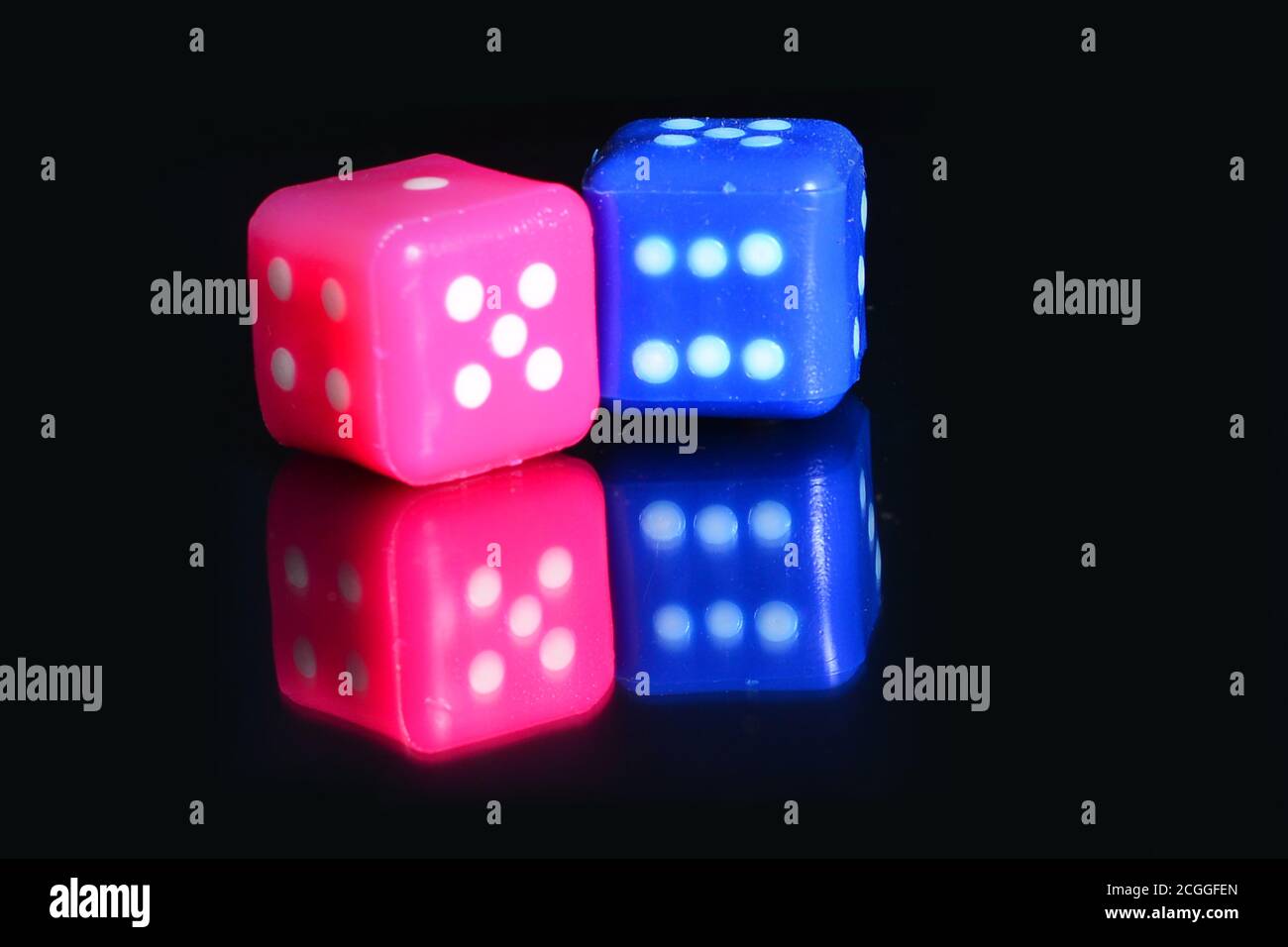 Different colored dice hi-res stock photography and images - Alamy