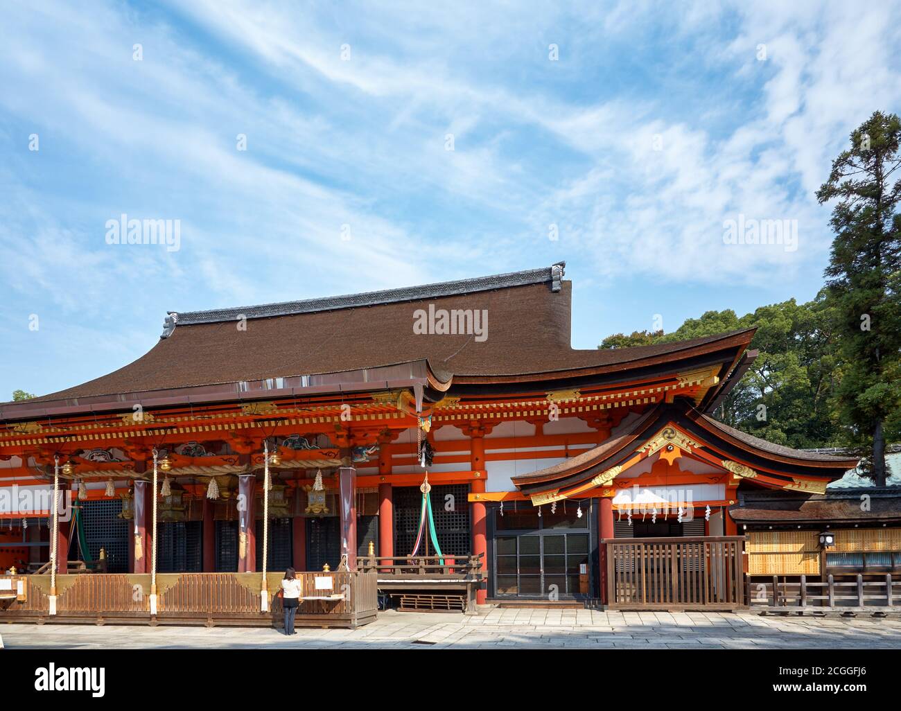 The bright vermilion main hall combining the honden (inner sanctuary ...