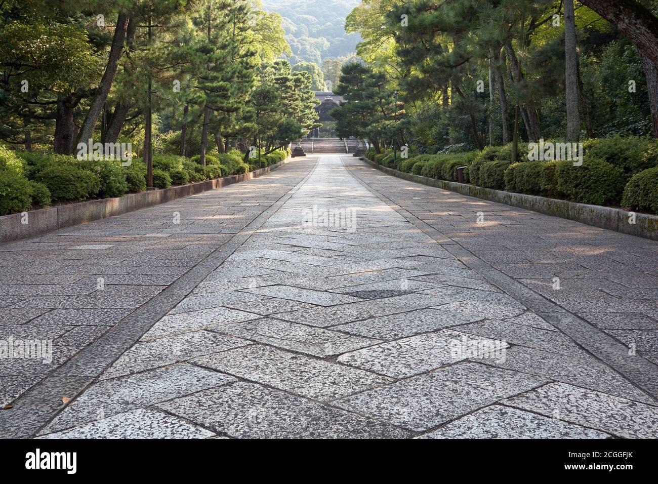 The paved way to the Somon gate of Otanisobyo Buddhist shrine ...