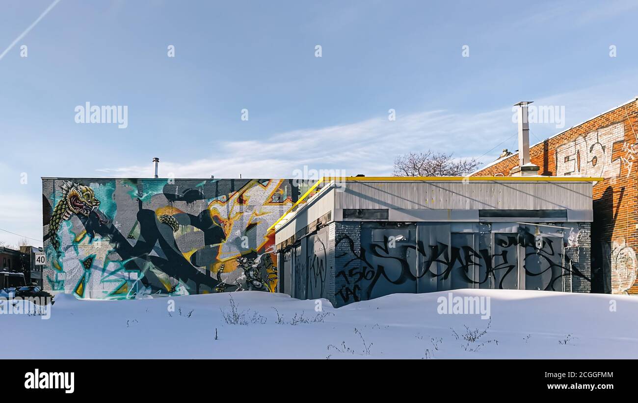 Montreal graffiti architecture hi-res stock photography and images - Alamy