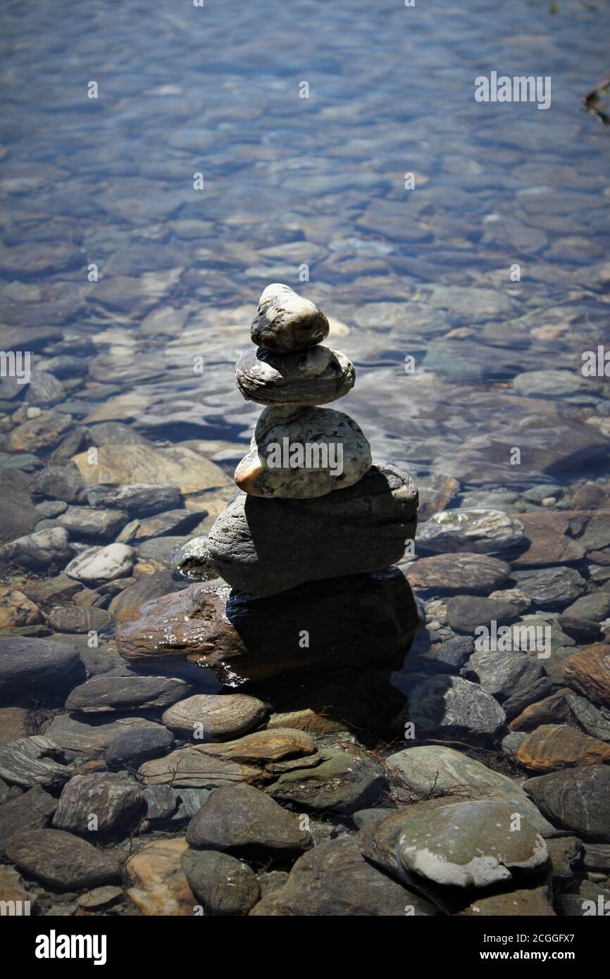 Balancing Rocks over water, Clear Water Stock Photo - Alamy