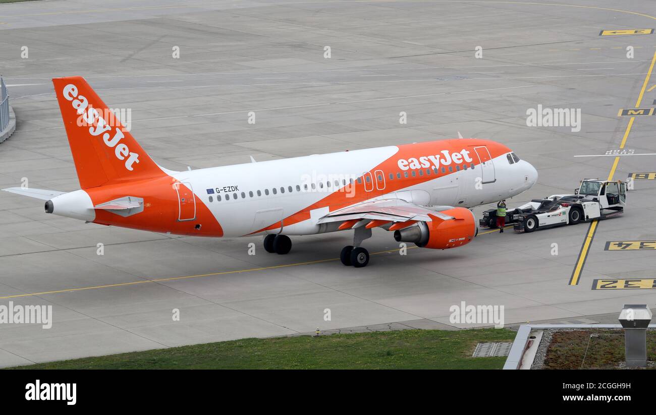 Swissport airport services hi-res stock photography and images - Alamy