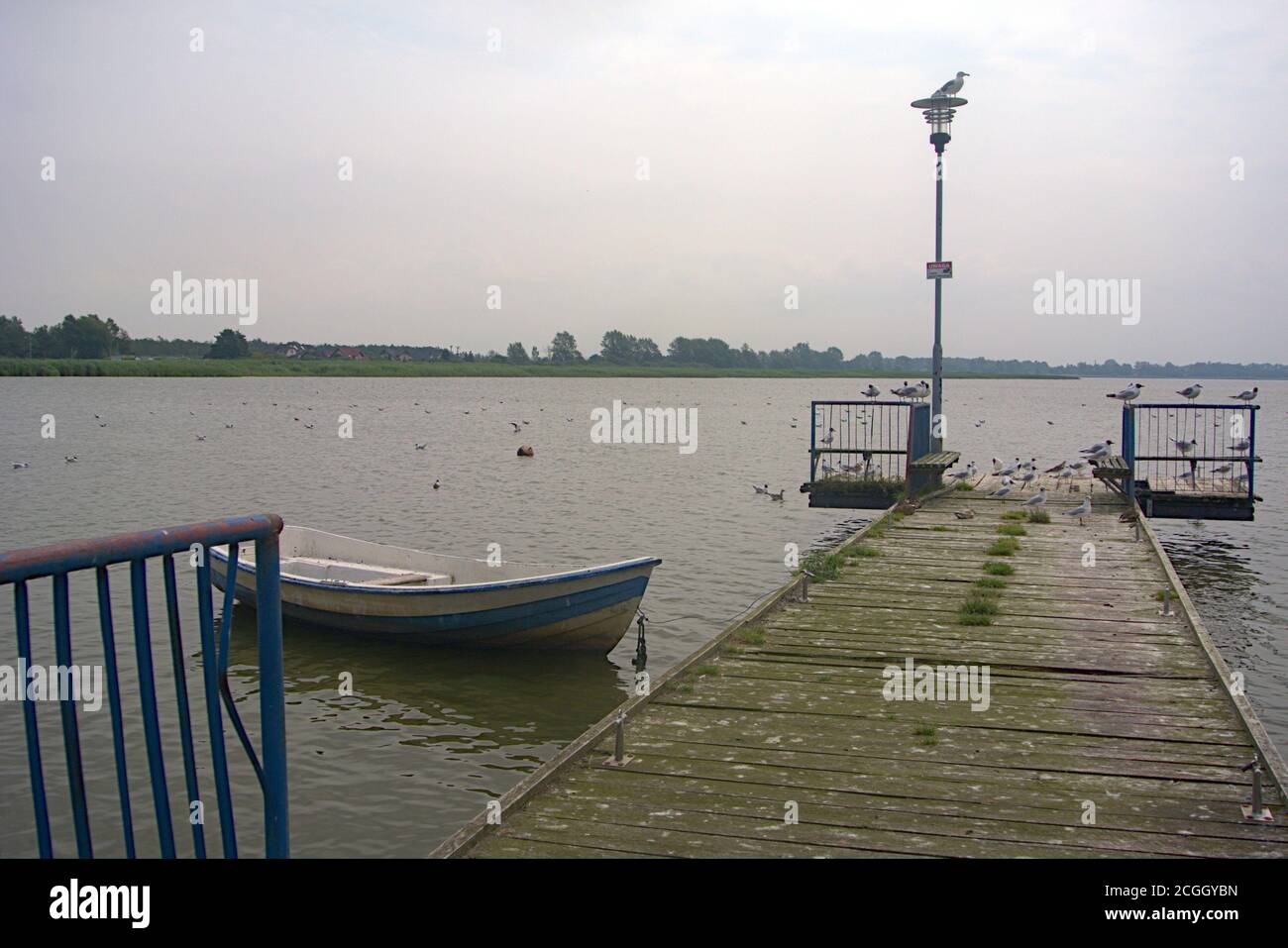 Lake walkway hi-res stock photography and images - Alamy