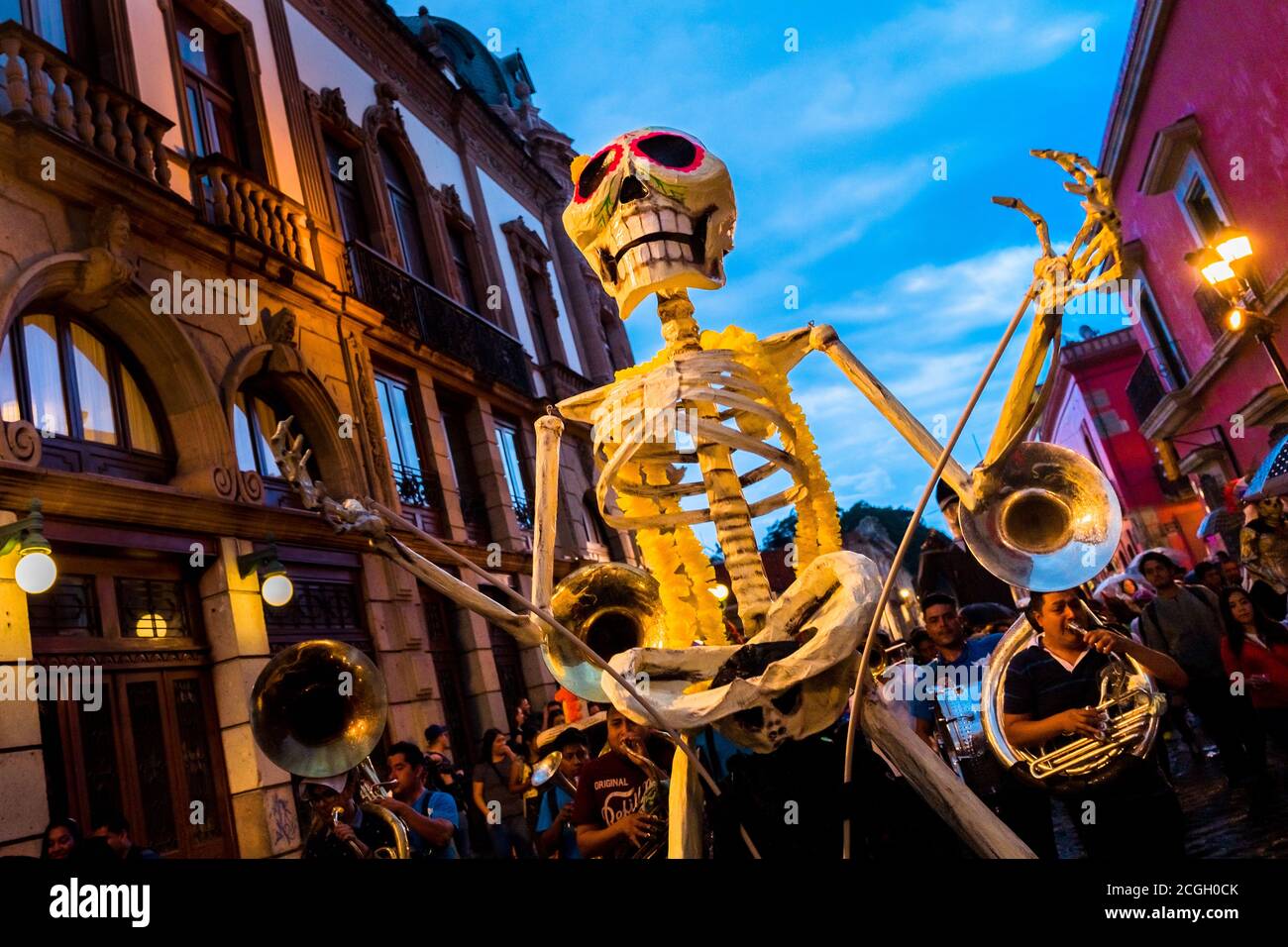 Mexico dia de muertos doll hi-res stock photography and images - Alamy