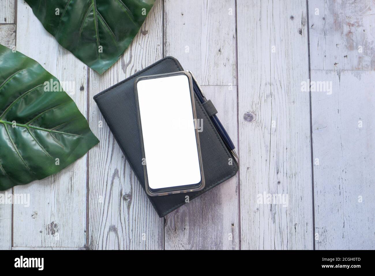 smart phone with empty screen on notepad Stock Photo - Alamy