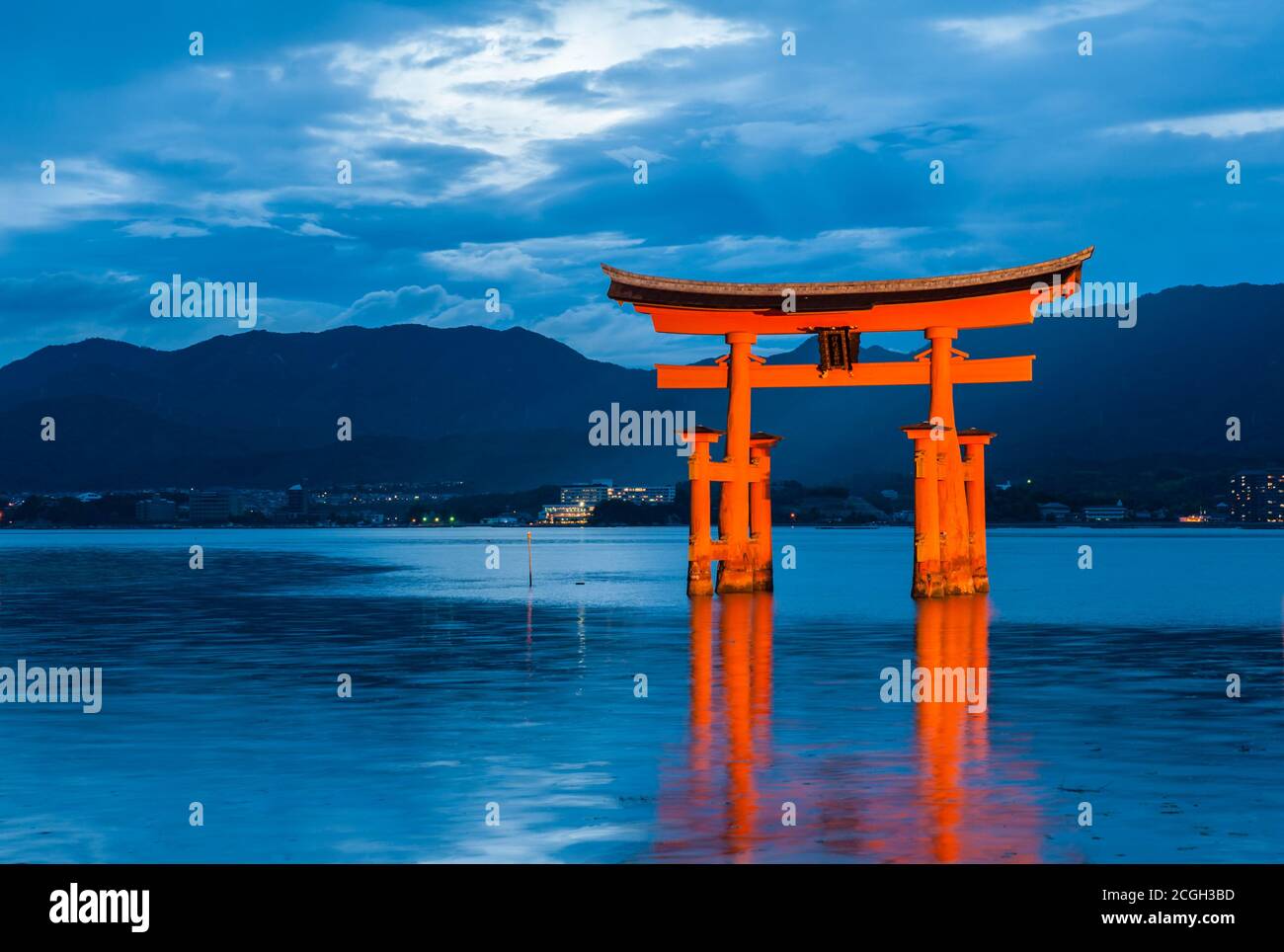 Great floating gate (O-Torii) on Miyajima island near Itsukushima ...