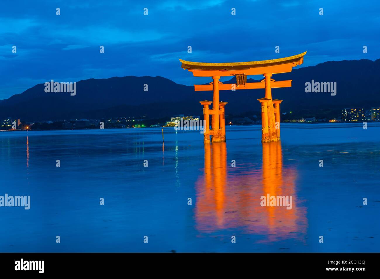 Great floating gate (O-Torii) on Miyajima island near Itsukushima ...
