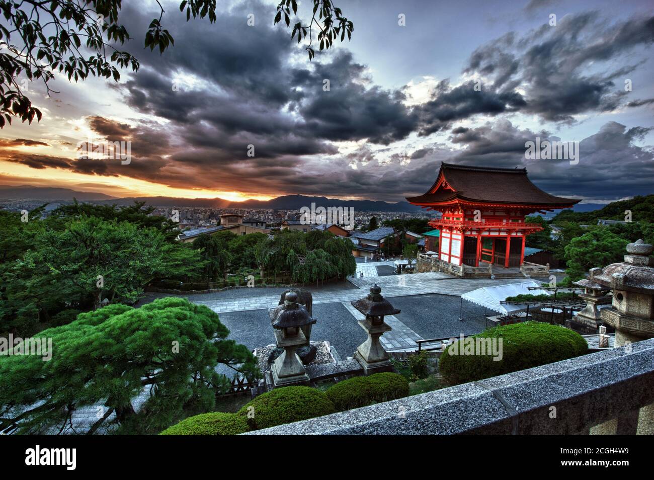 Beautiful dramatic sunset seen from the Kiyomizu-dera shrine above ...