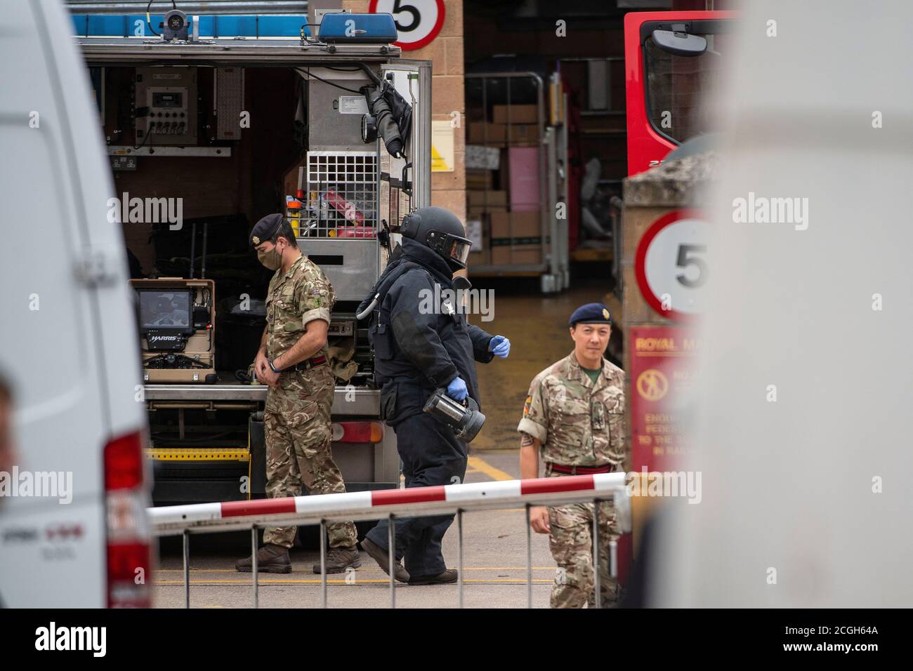 Bomb disposal and army hi-res stock photography and images - Alamy