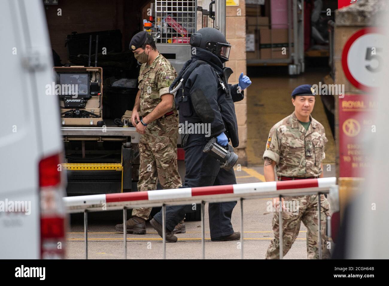 Bomb disposal and army hi-res stock photography and images - Alamy