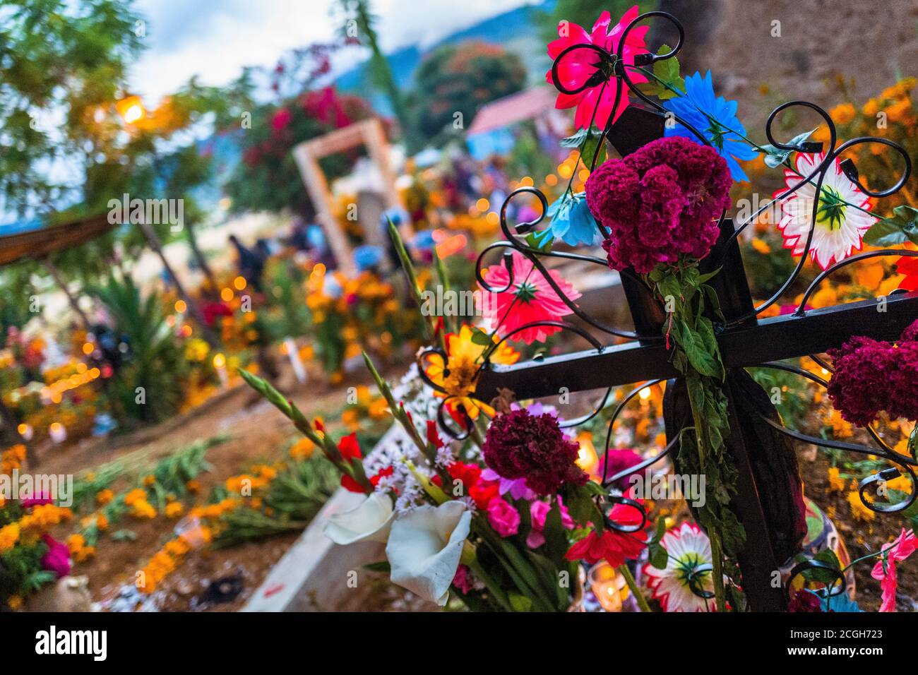 Adorned grave hi-res stock photography and images - Alamy