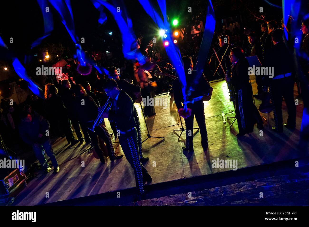 Mexican musicians perform on the stage during the Day of the Dead ...