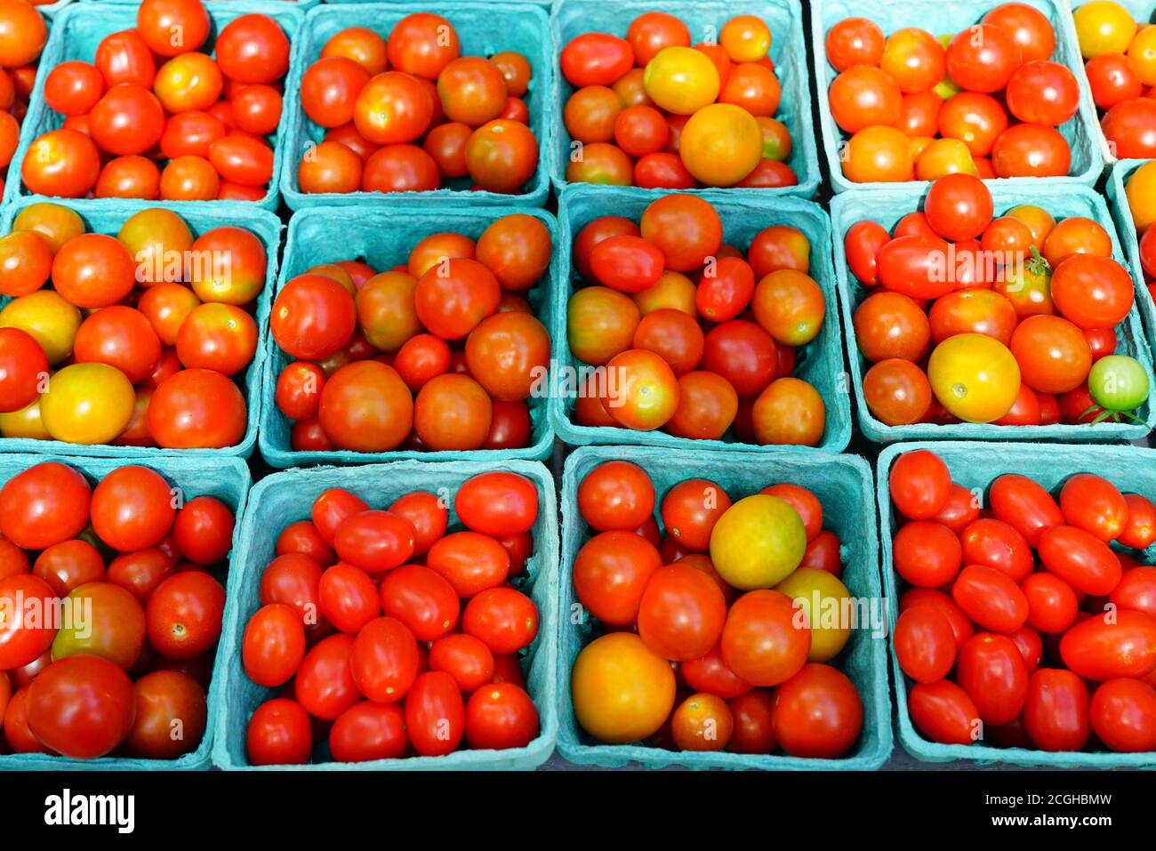 Tomatoes in containers hi-res stock photography and images - Alamy