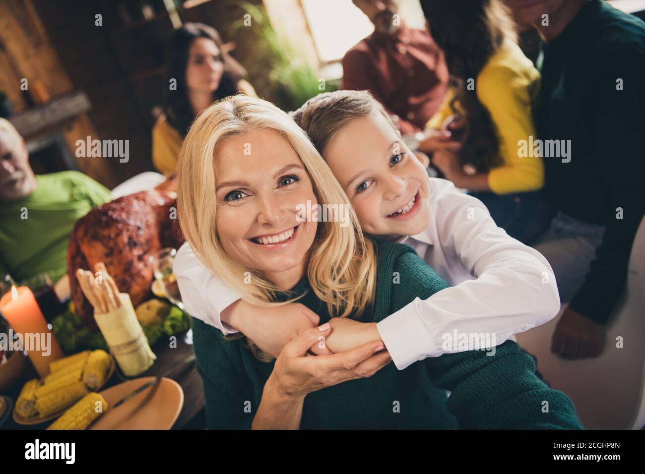 Close-up portrait of nice adorable attractive cheerful family meeting ...