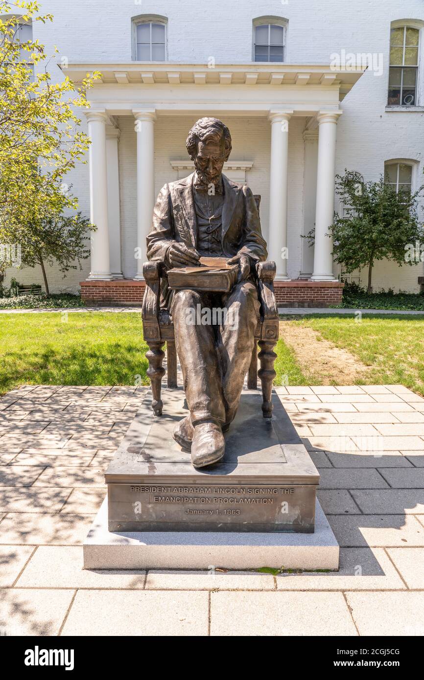 The proclamation sculpture hi-res stock photography and images - Alamy