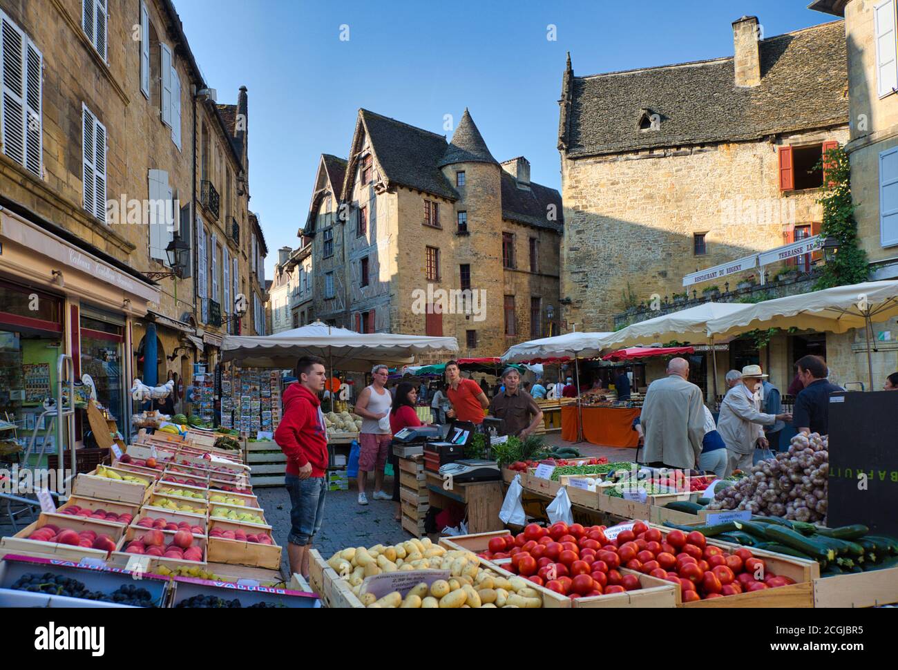 Country town market hi-res stock photography and images - Alamy