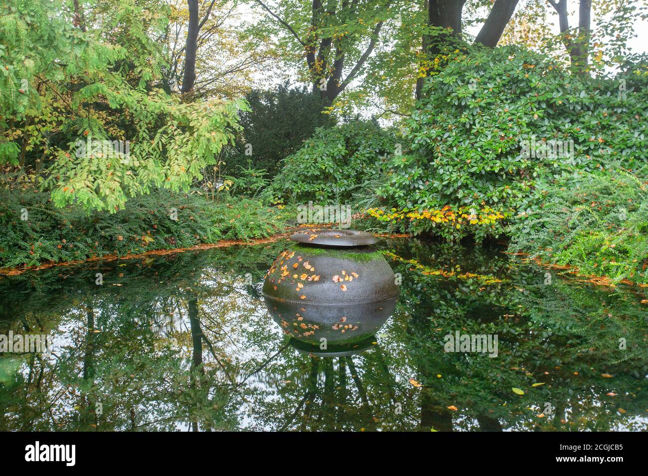 Japanese stone fountain hi-res stock photography and images - Alamy