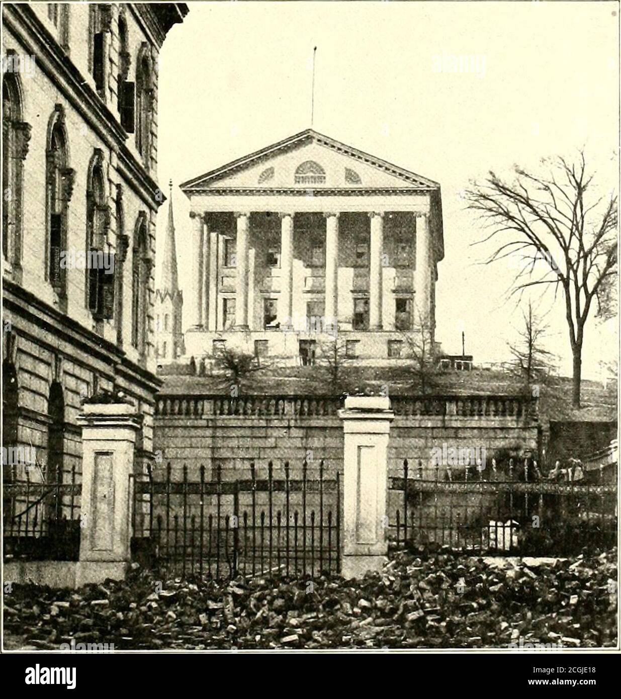 . The photographic history of the Civil War : in ten volumes . XITI THE ...