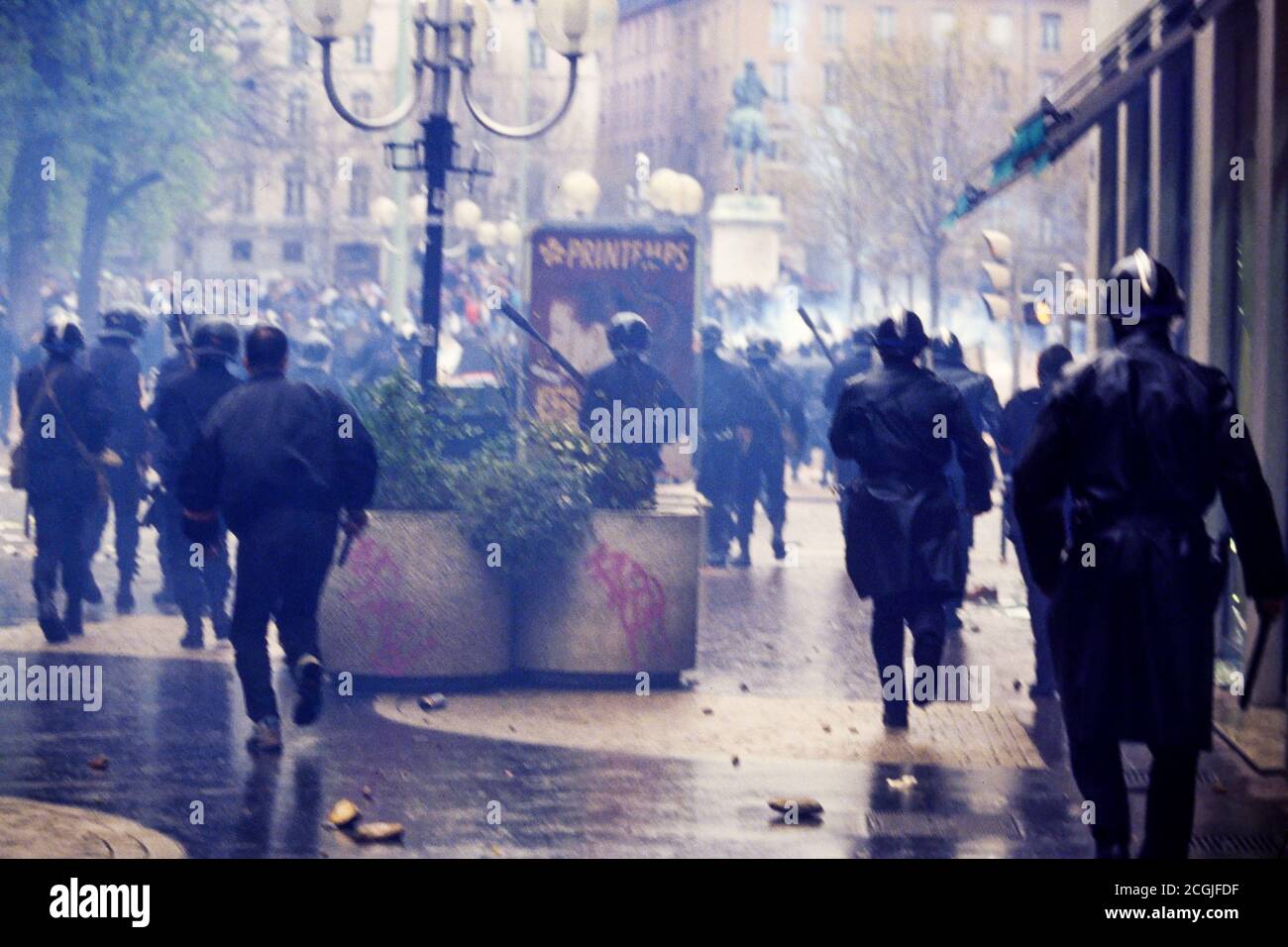 French riot police forces face young protesters demonstrating against ...