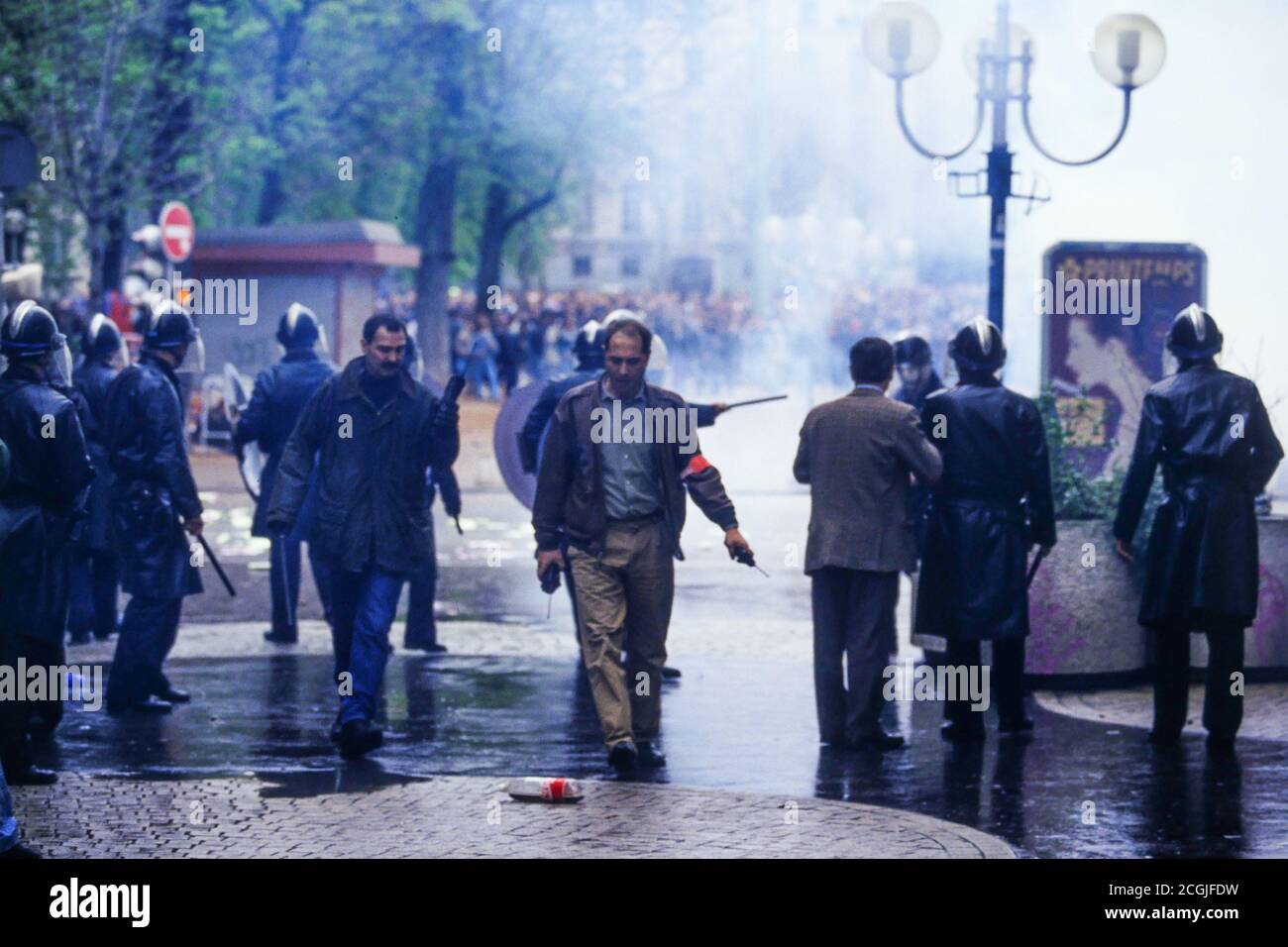 French riot police forces face young protesters demonstrating against ...