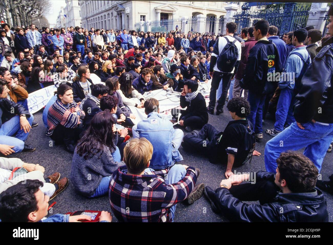 French riot police forces face young protesters demonstrating against ...