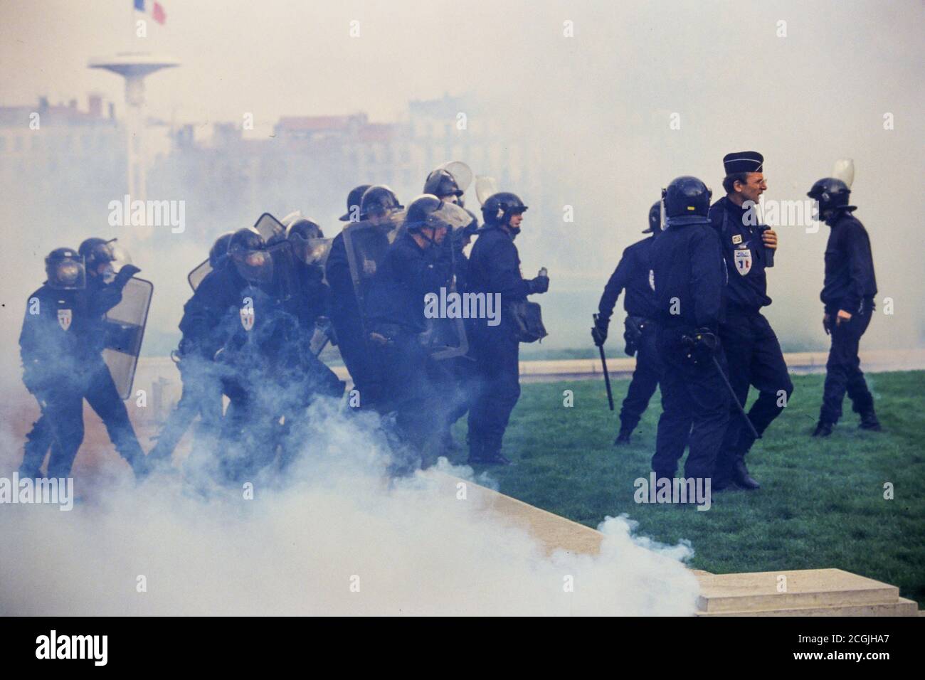 French riot police forces face young protesters demonstrating against ...