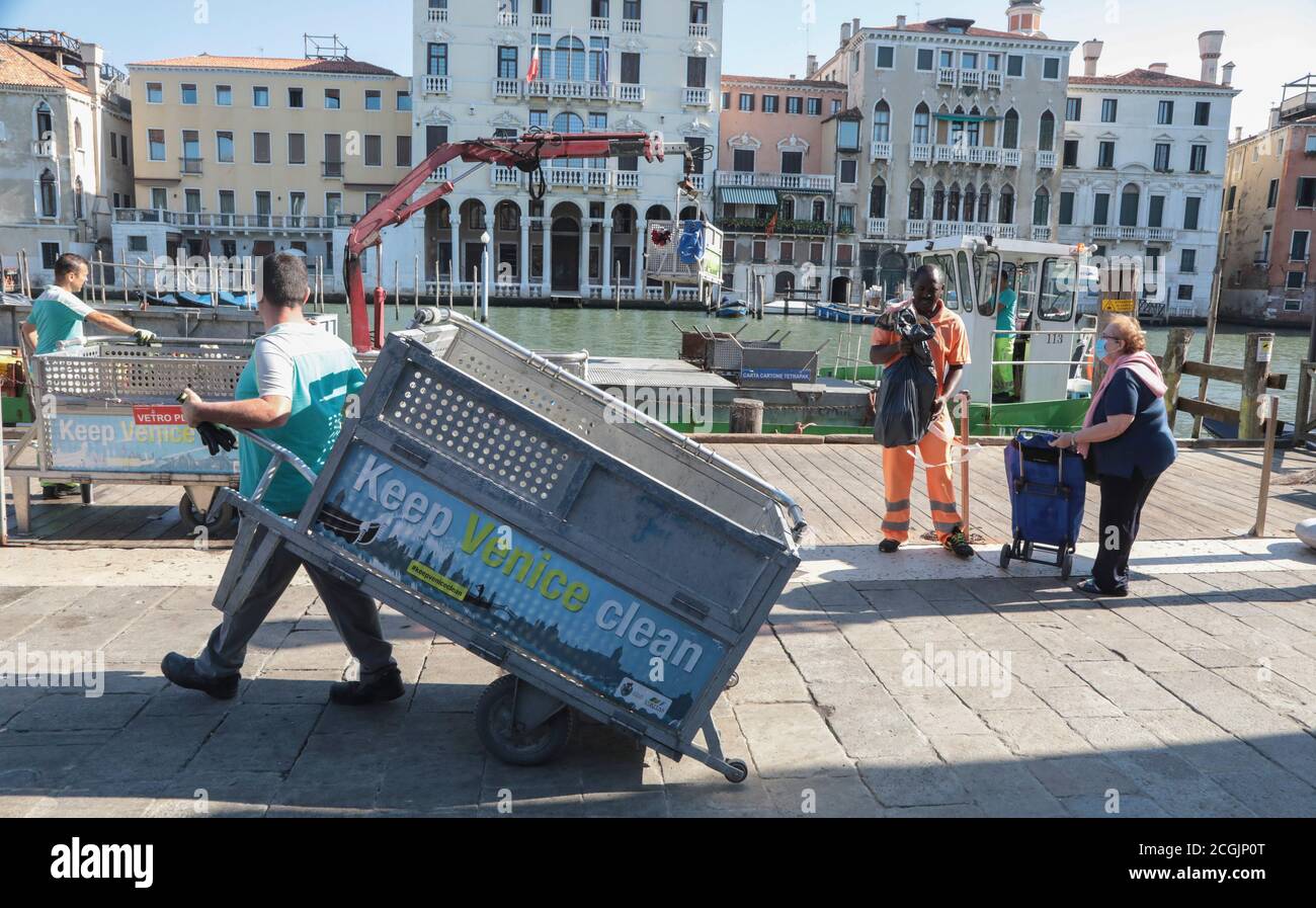Garbage man italy hi-res stock photography and images - Alamy