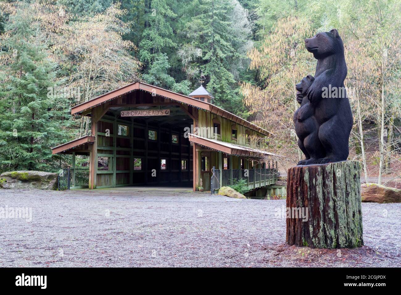 Black covered bridge hi-res stock photography and images - Alamy