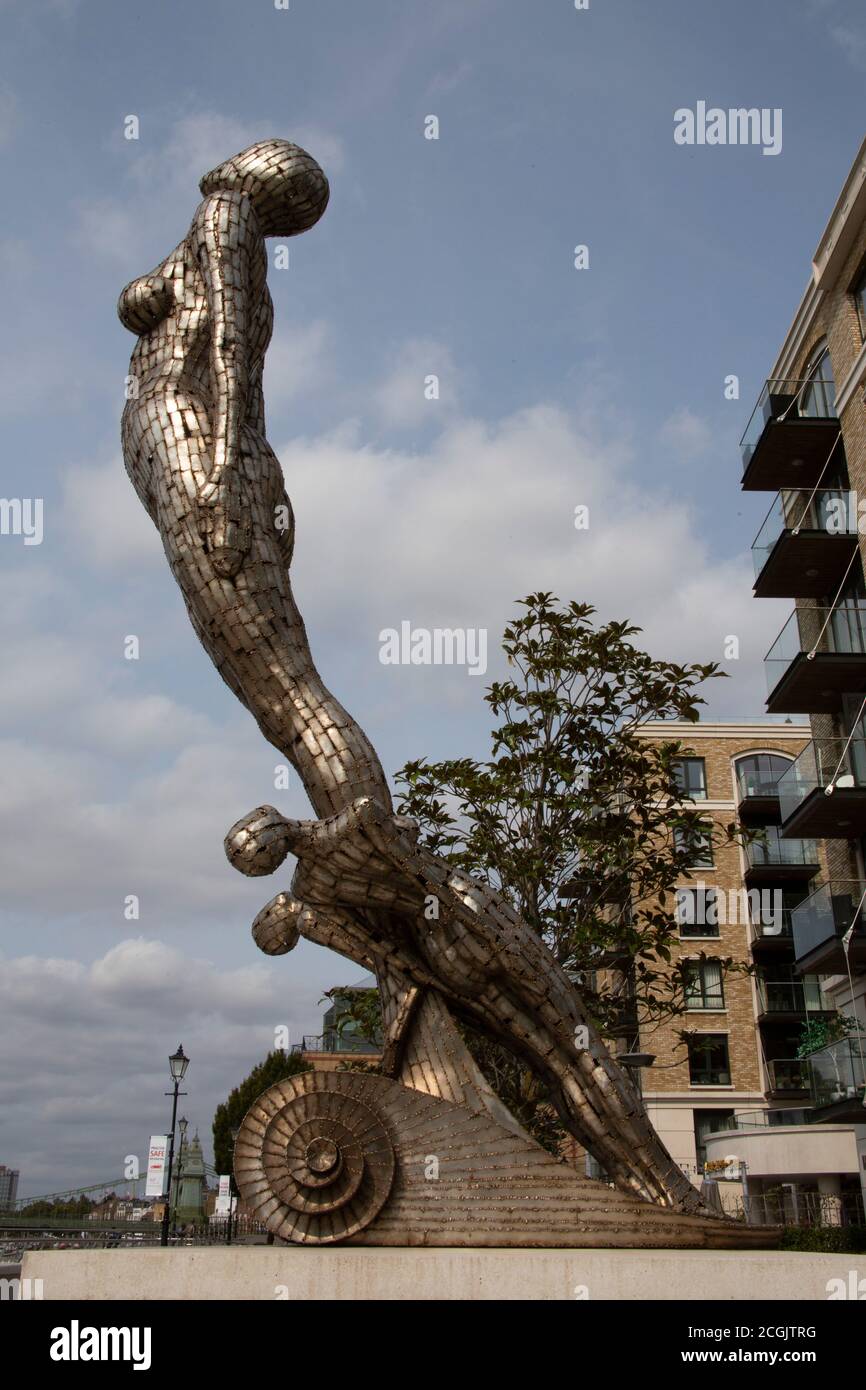 Figurehead by Rick Kirby at Fulham Reach, Parr's Way, Hammersmith ...