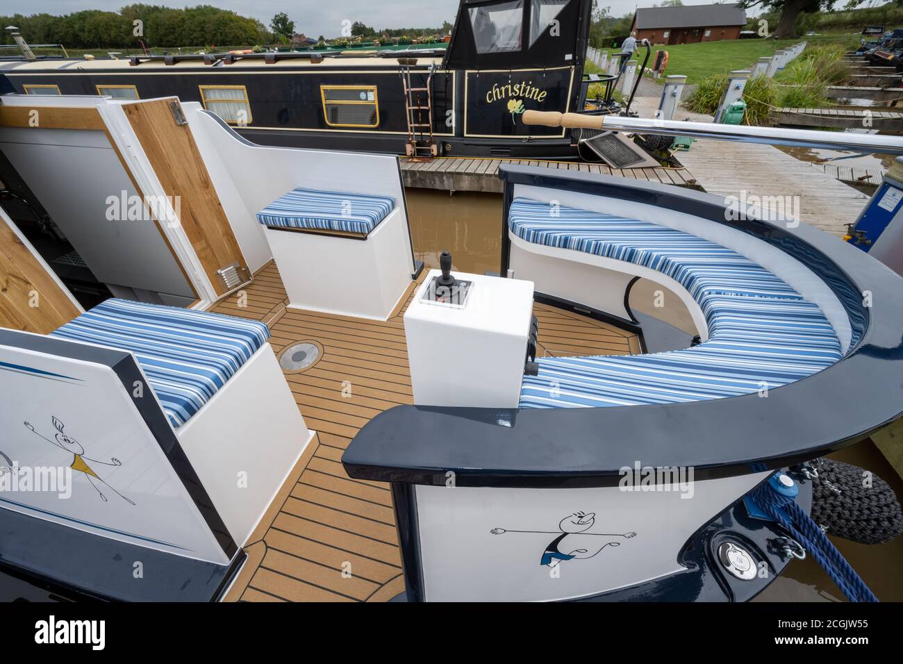 Smart new narrowboat hi-res stock photography and images - Alamy