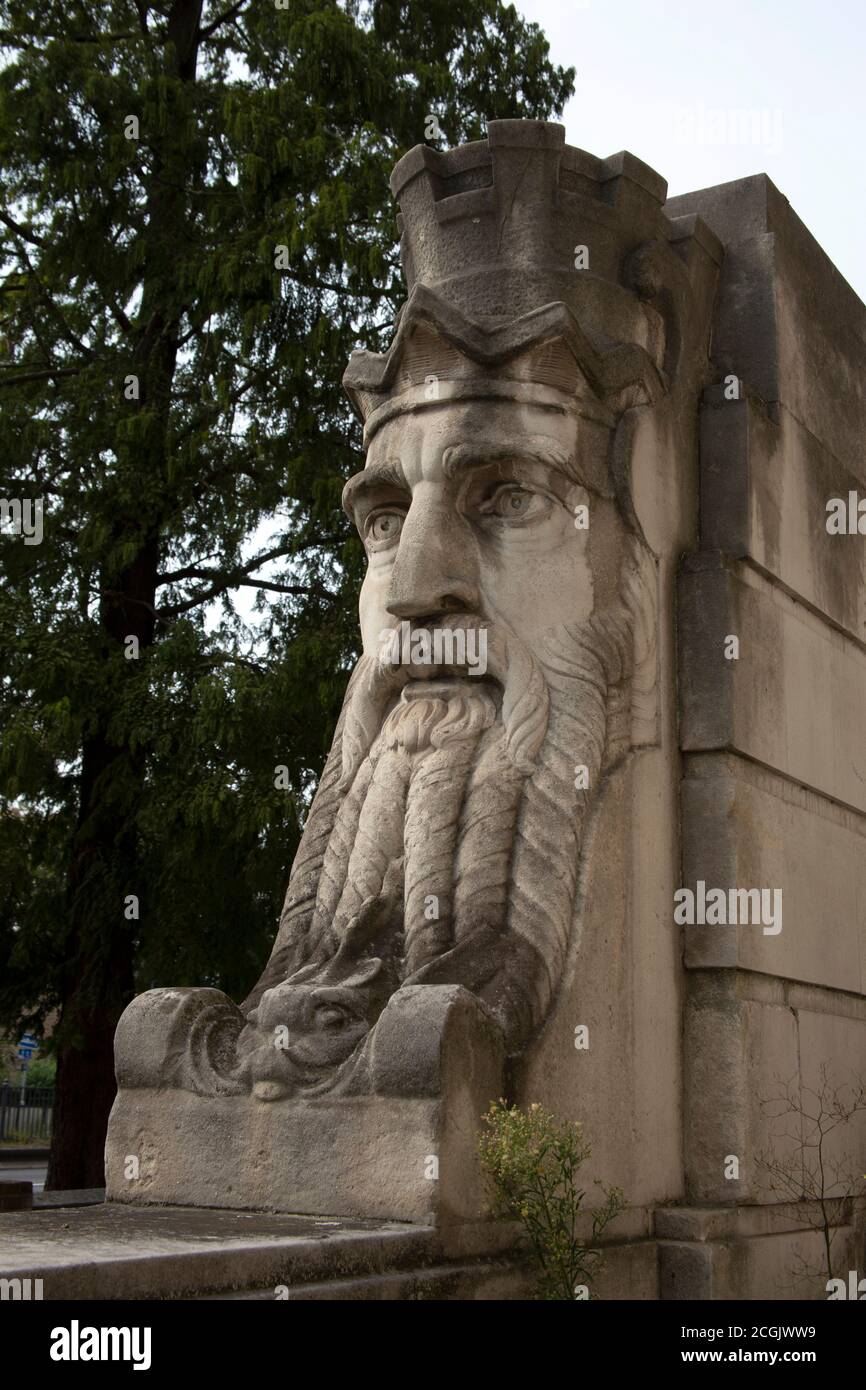 The carved heads depicting Father Thames, sculpted by George Alexander ...