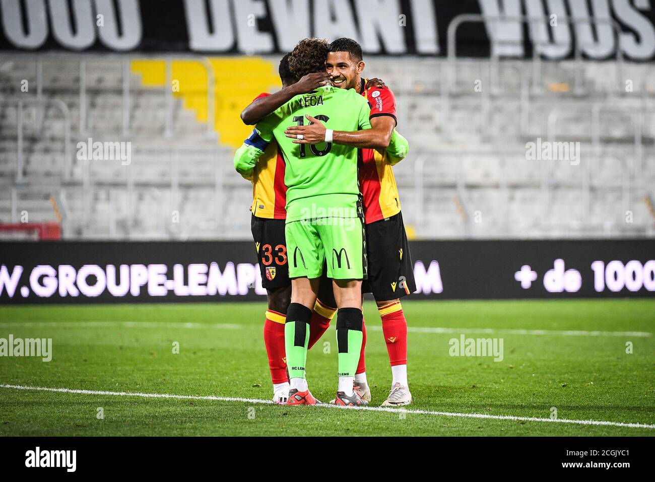 The team of RC LENS celebrate the victory during the French ...