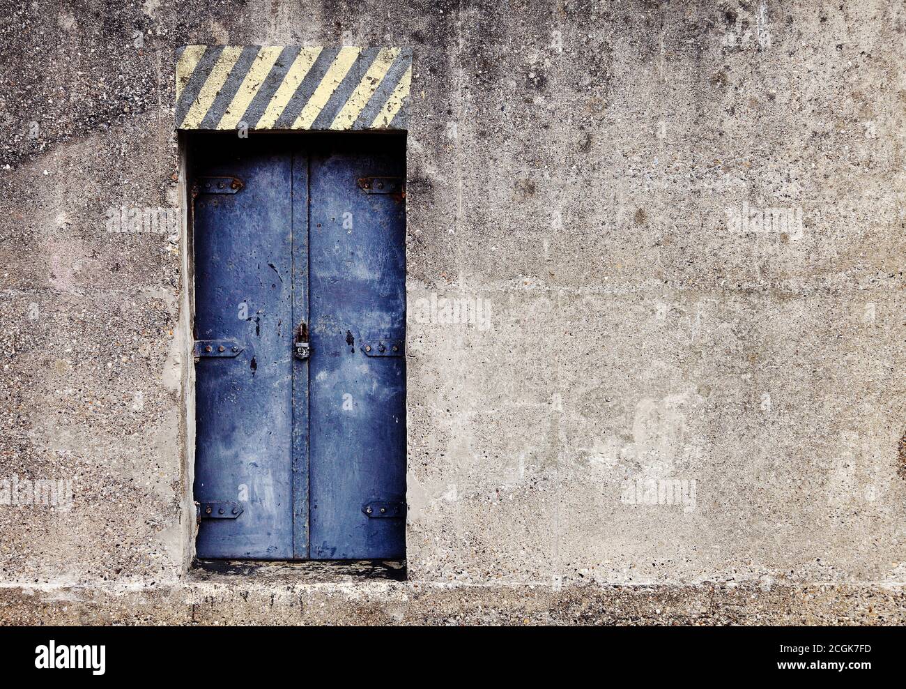 Bunker door hi-res stock photography and images - Alamy