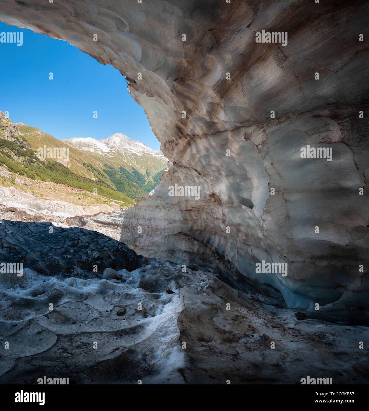 Overhanging wall hi-res stock photography and images - Alamy