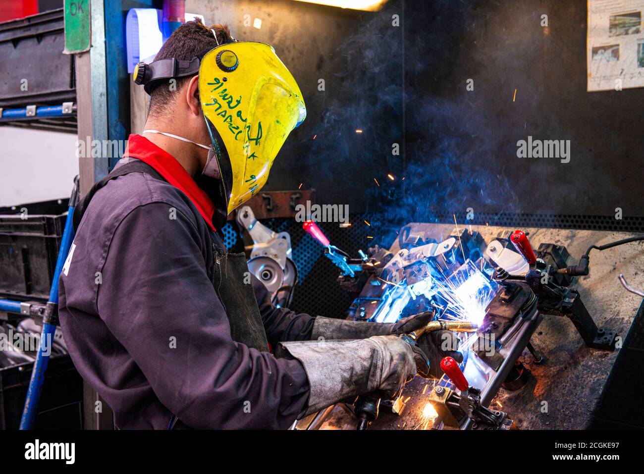 Welder welding construction site hi-res stock photography and images ...