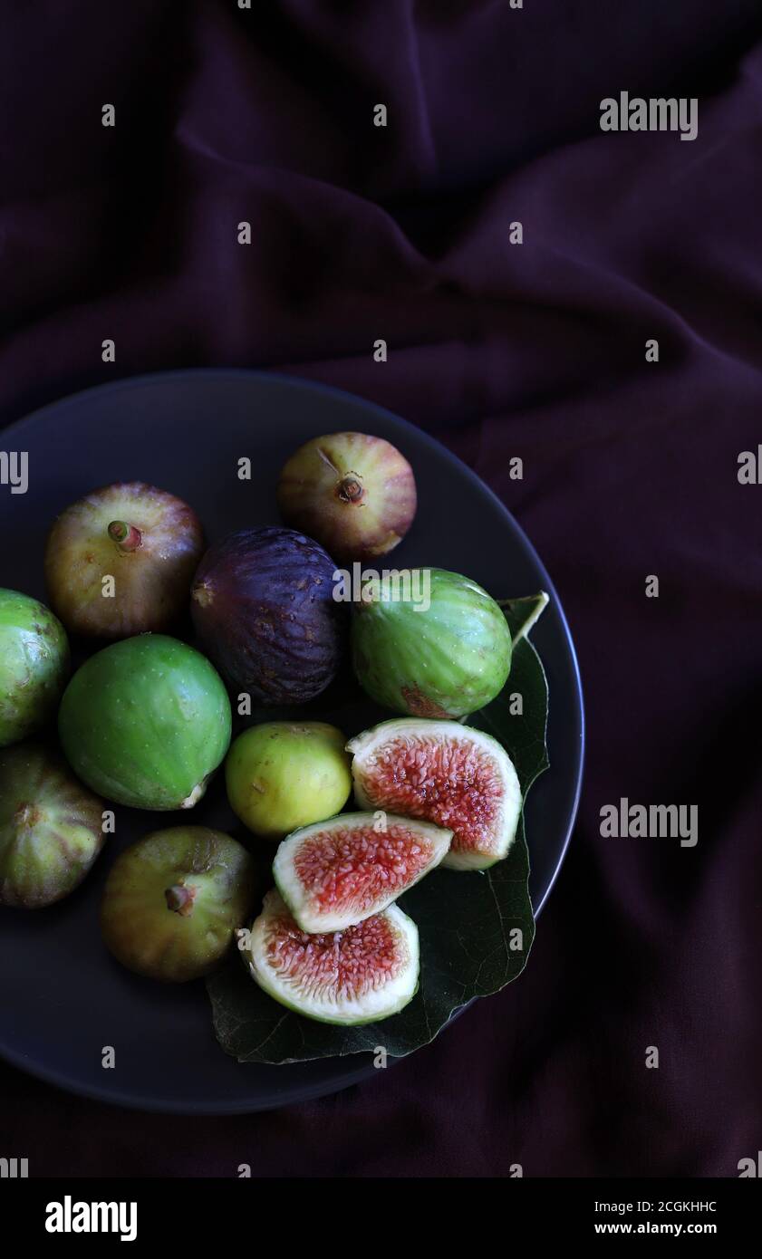 Dark purple figs hi-res stock photography and images - Alamy
