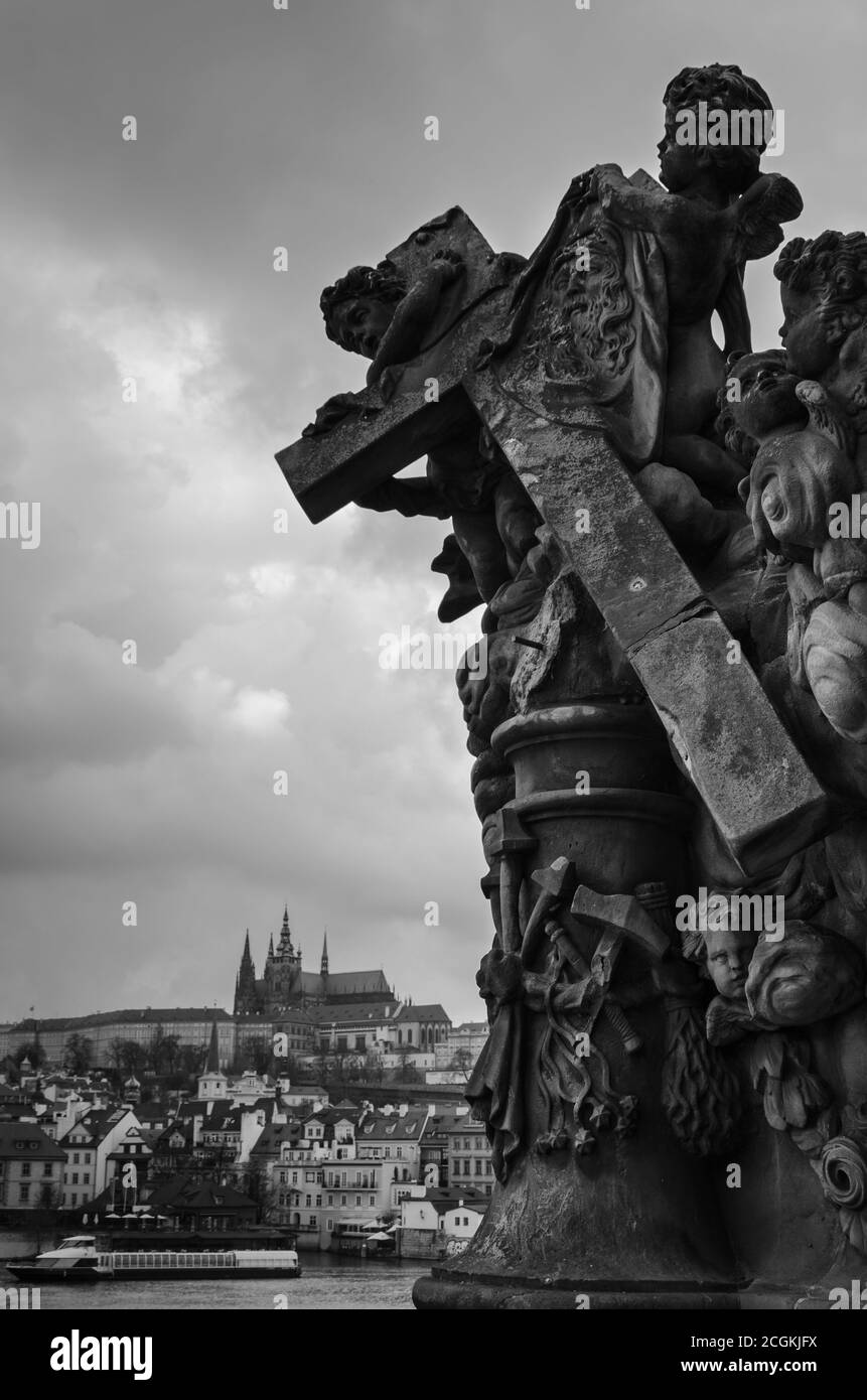 Jesus angels statues hi-res stock photography and images - Alamy
