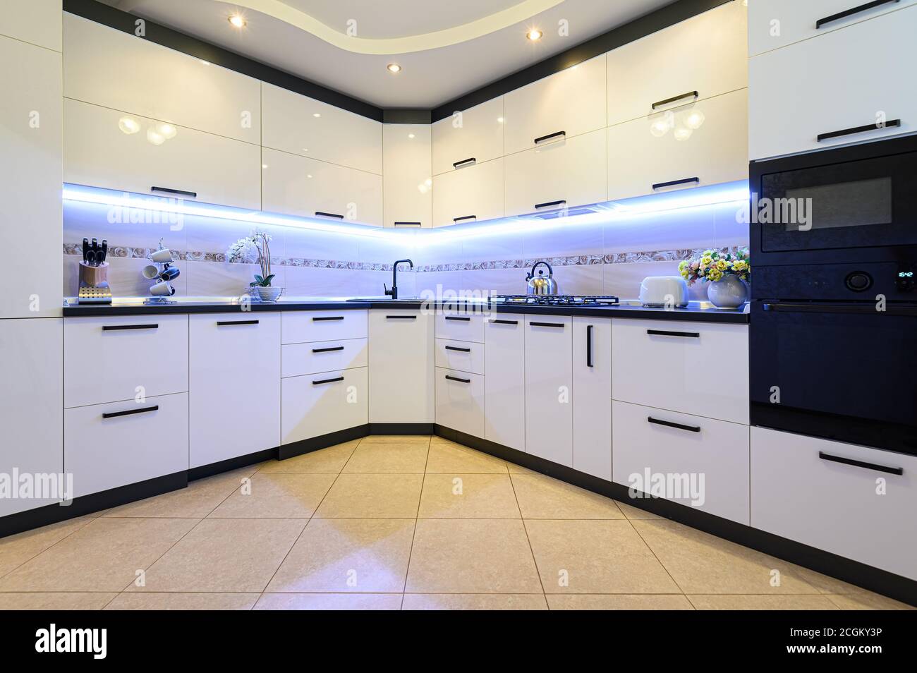 White modern kitchen interior Stock Photo - Alamy