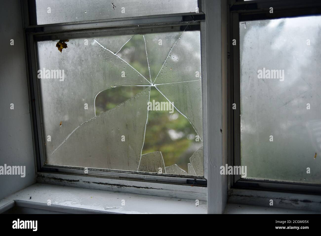 Large hail stones in severe storm smashing and breaking windows ...