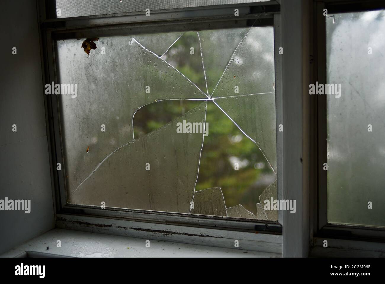 Large hail stones in severe storm smashing and breaking windows ...
