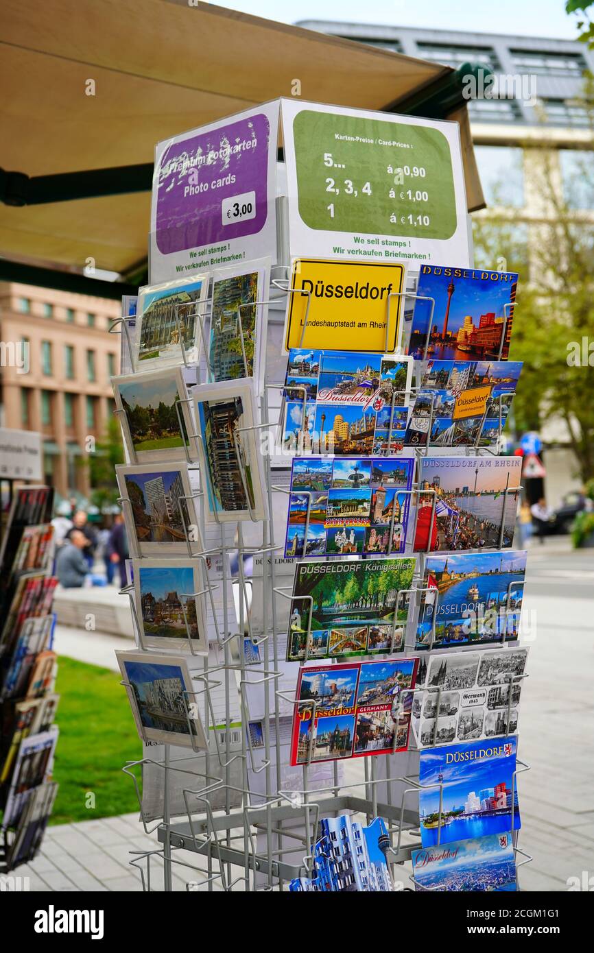 Souvenir stand souvenirs hi-res stock photography and images - Alamy