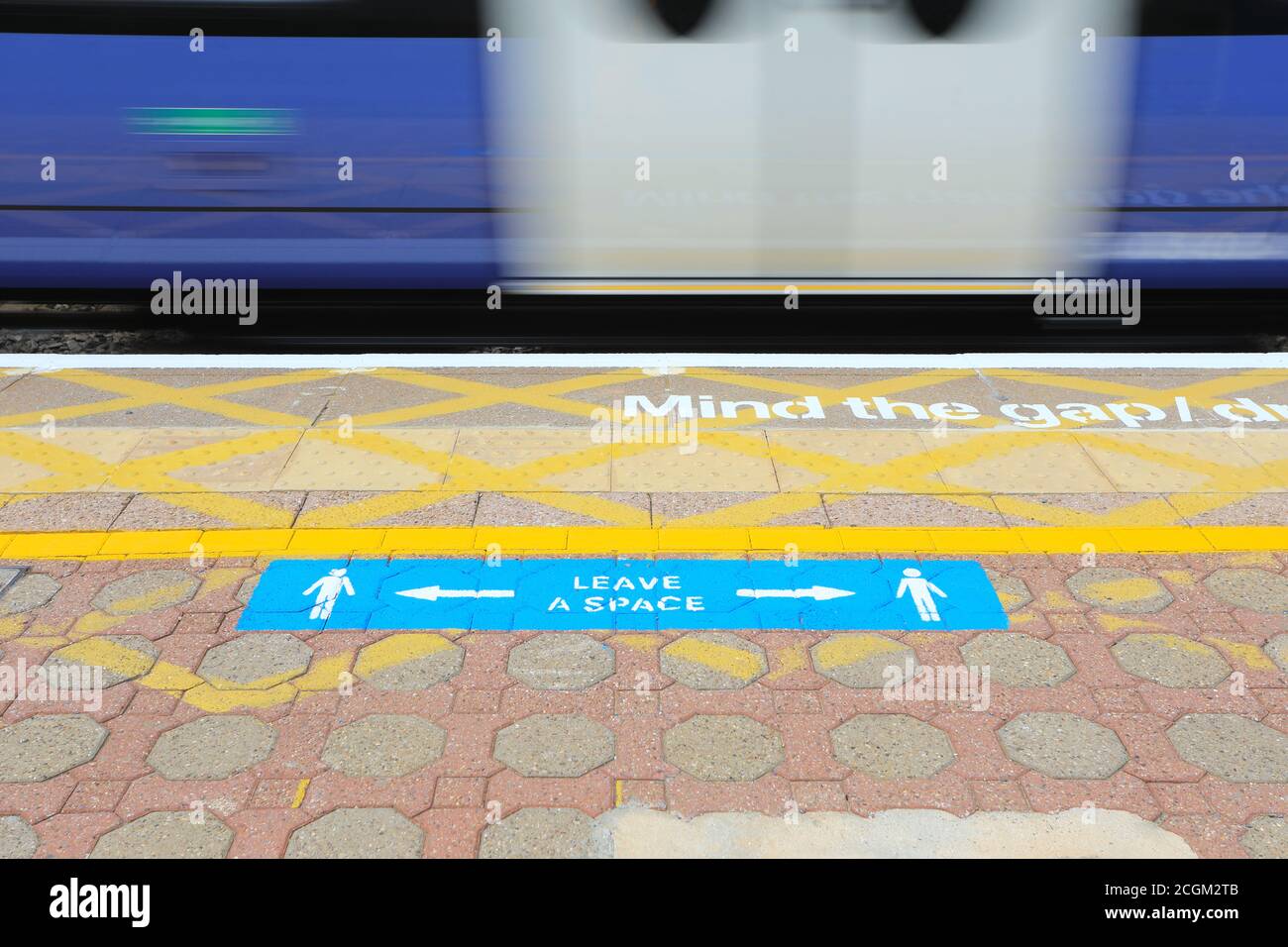 Tfl social distancing hi-res stock photography and images - Alamy