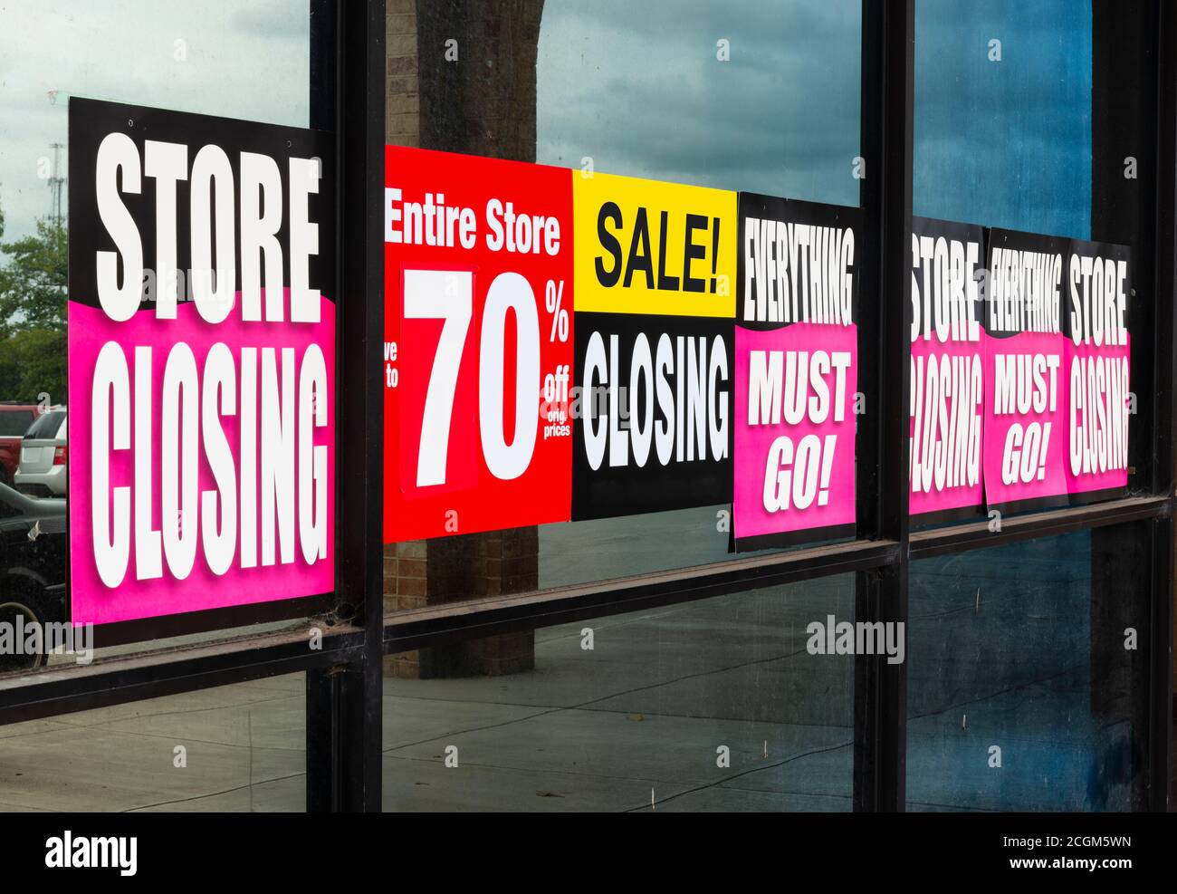 Horizontal signs hi-res stock photography and images - Alamy