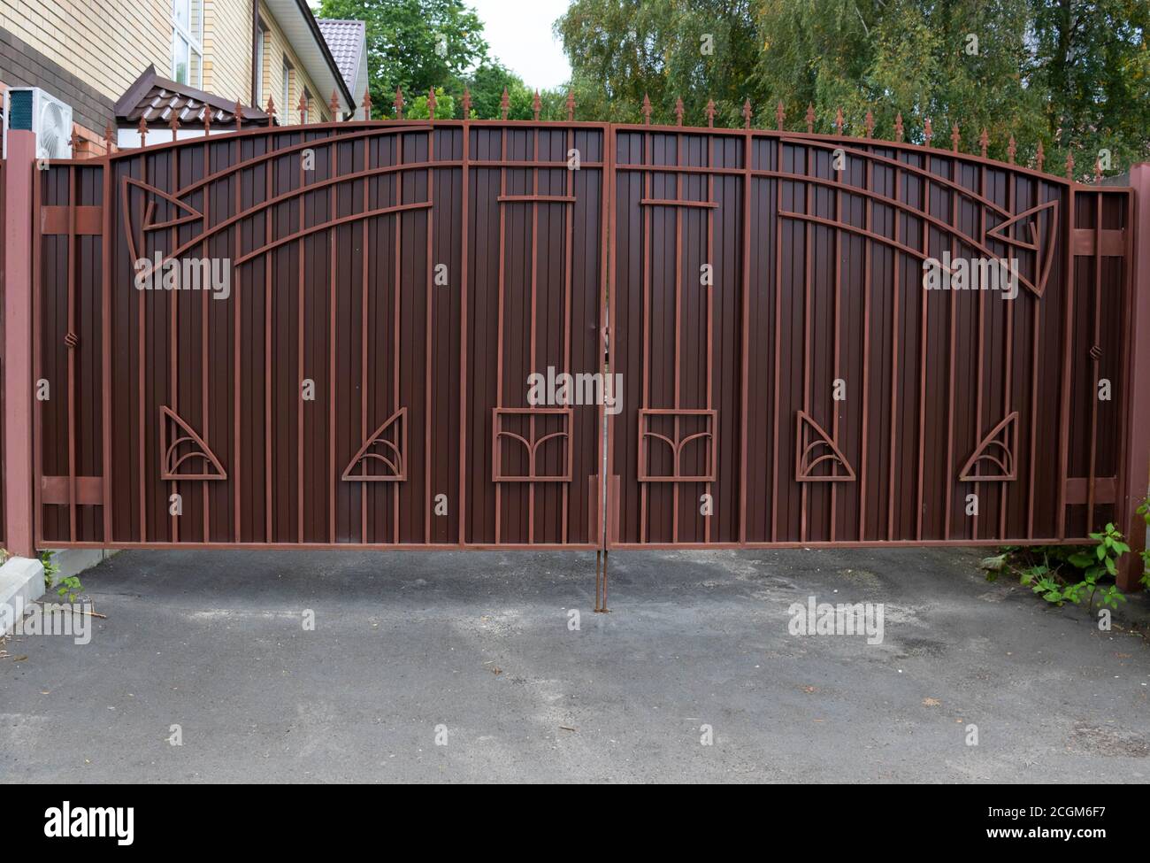 Double swing gate hi-res stock photography and images - Alamy