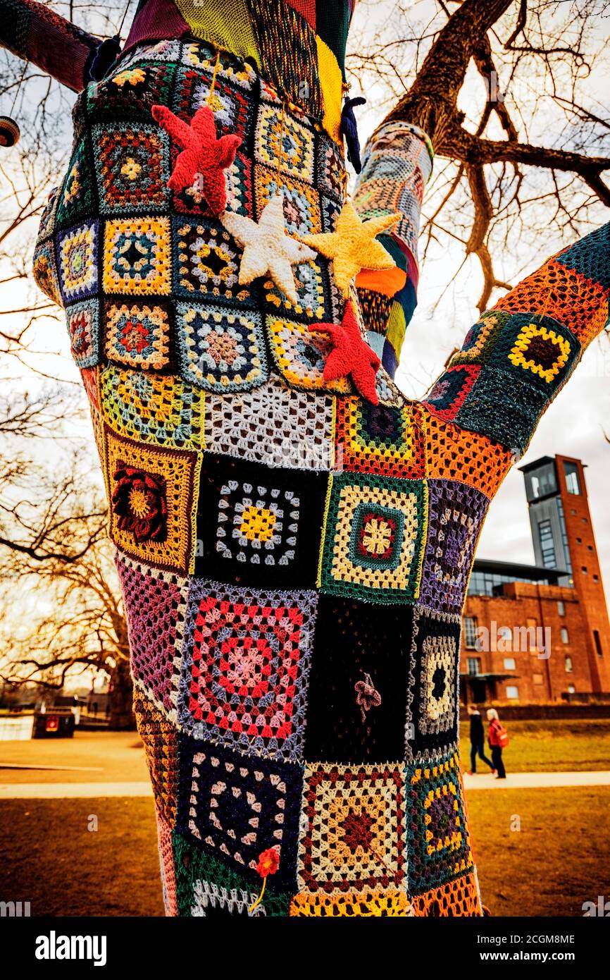 Yarn bombing photos hi-res stock photography and images - Alamy
