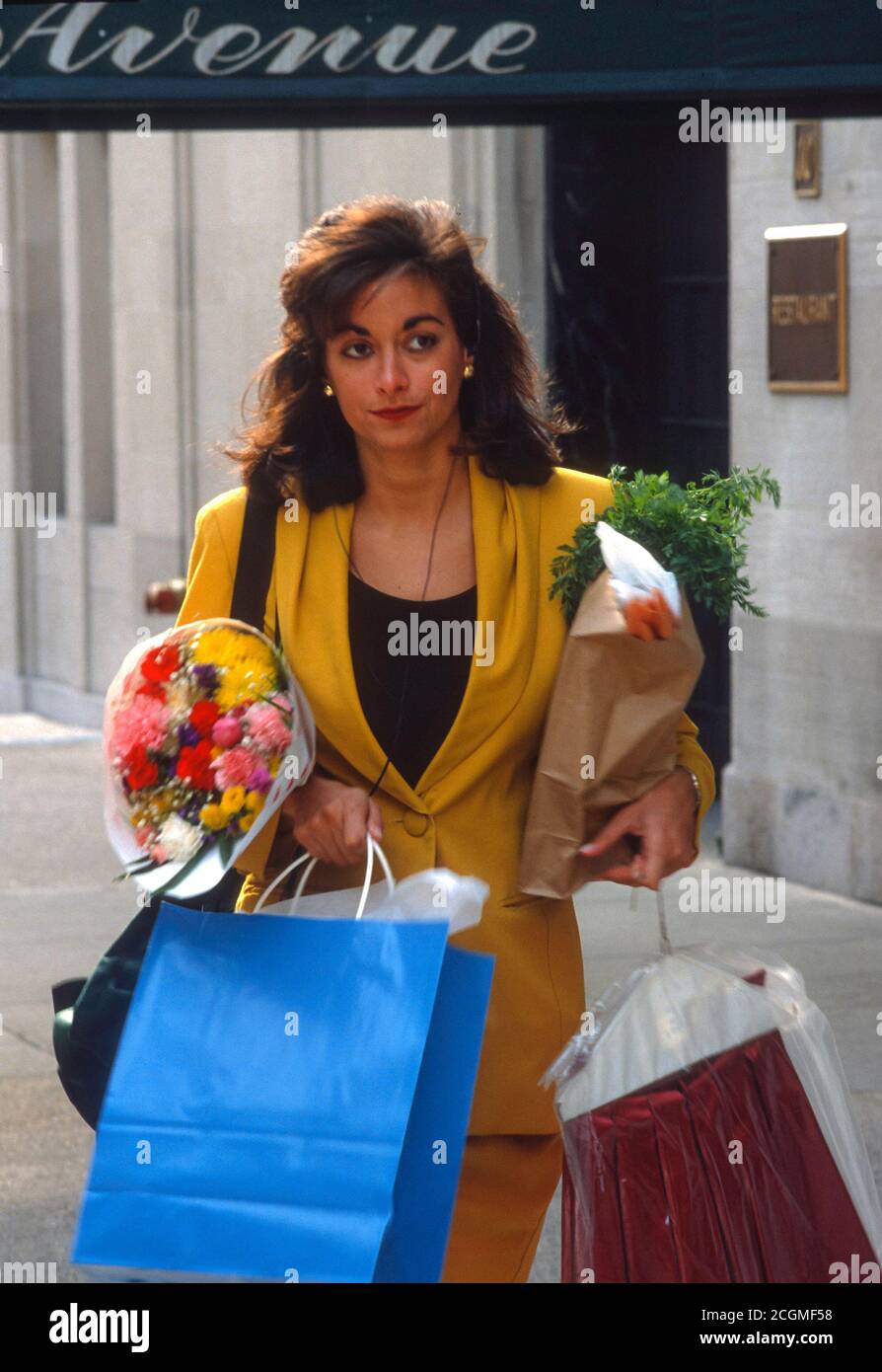 Affluent woman well dressed hi-res stock photography and images - Alamy